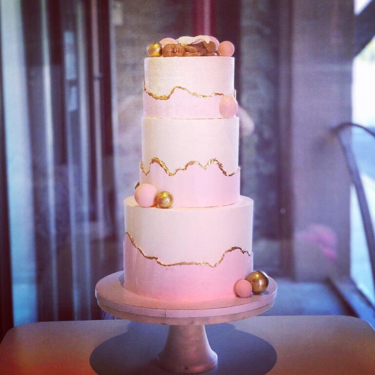 10 Best Bakeries in Downtown Chicago - Tastiest Pastries